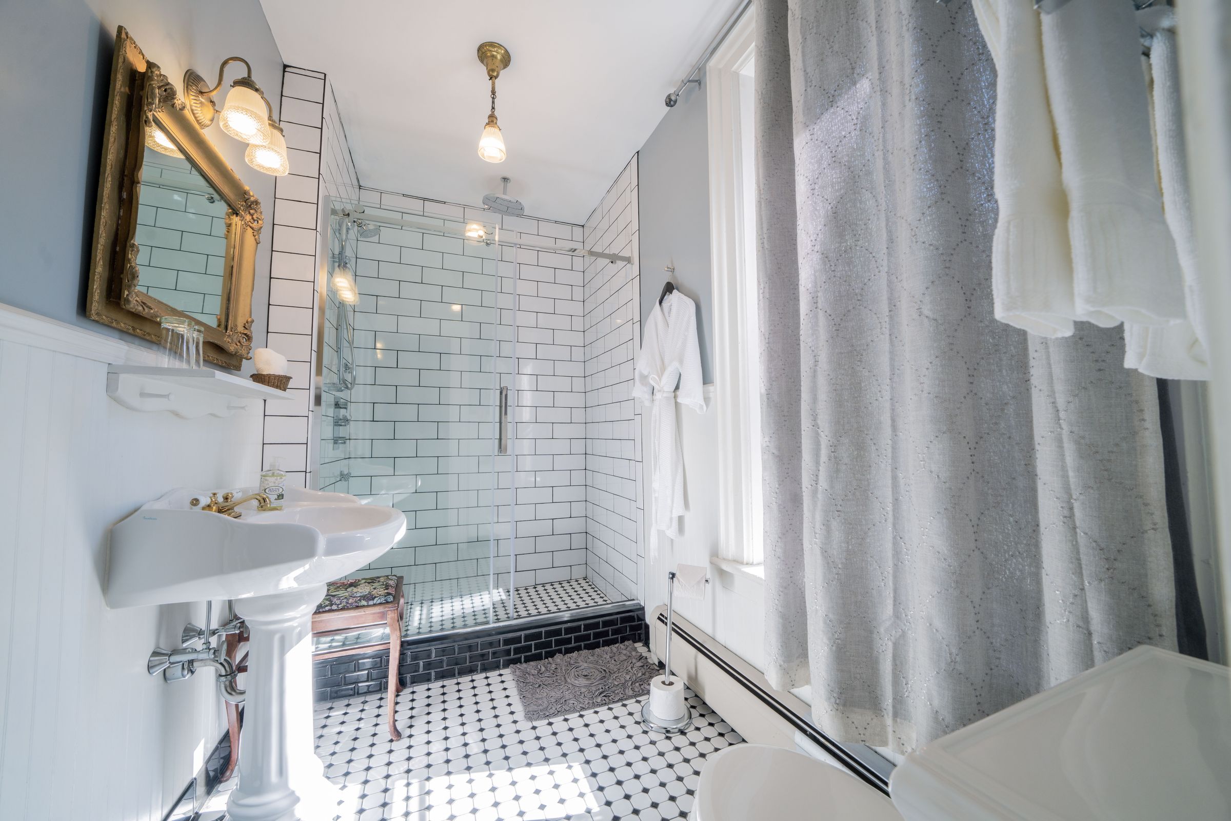 Contemporary Guest Rooms